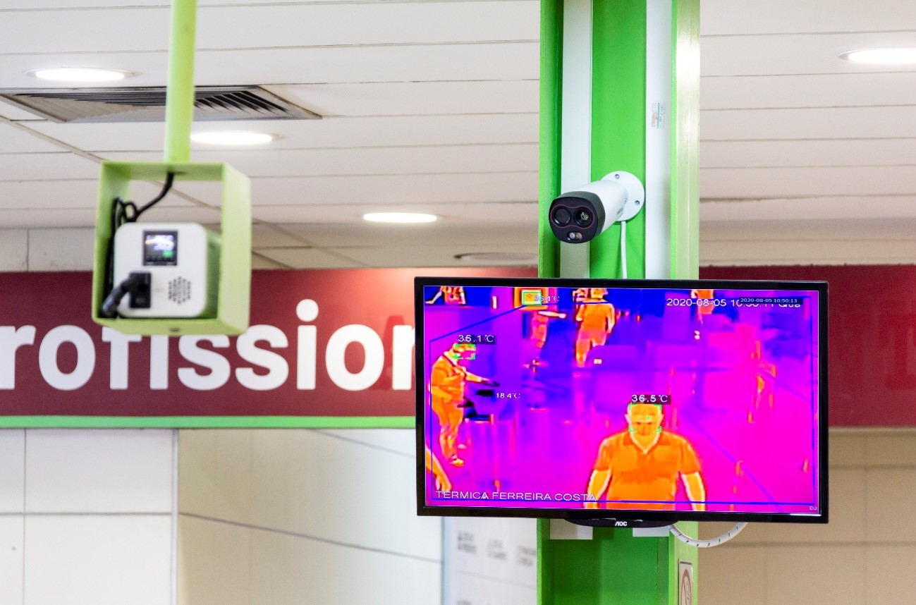 CÂMERA TÉRMICA MEDE TEMPERATURA DE ATÉ 15 PESSOAS AO MESMO TEMPO ...