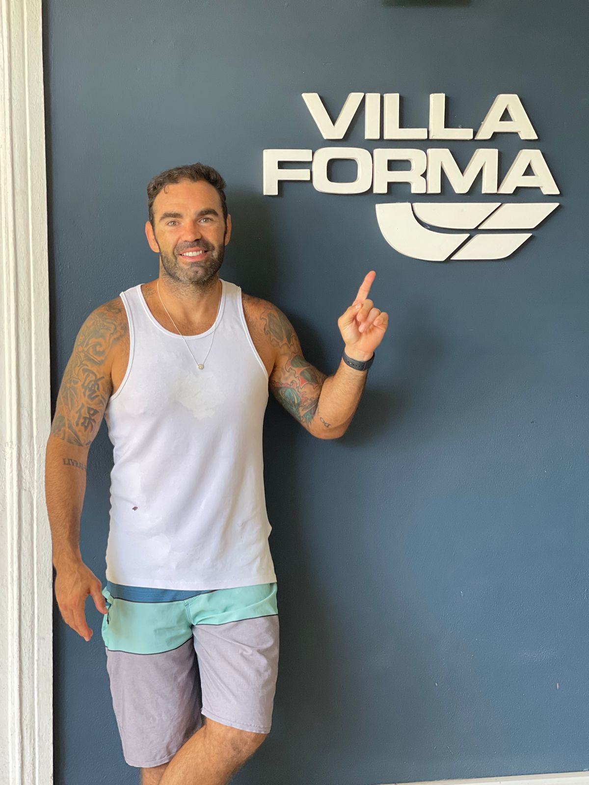 Chico Salgado circula pela Villa Forma – Yacht View