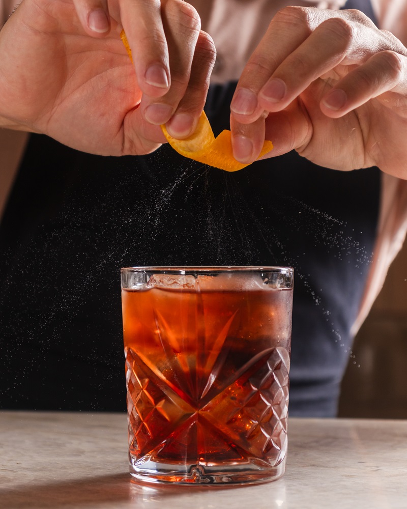 Atarah Rooftop, bar e restaurante na Rua Chile, celebra passado e ...